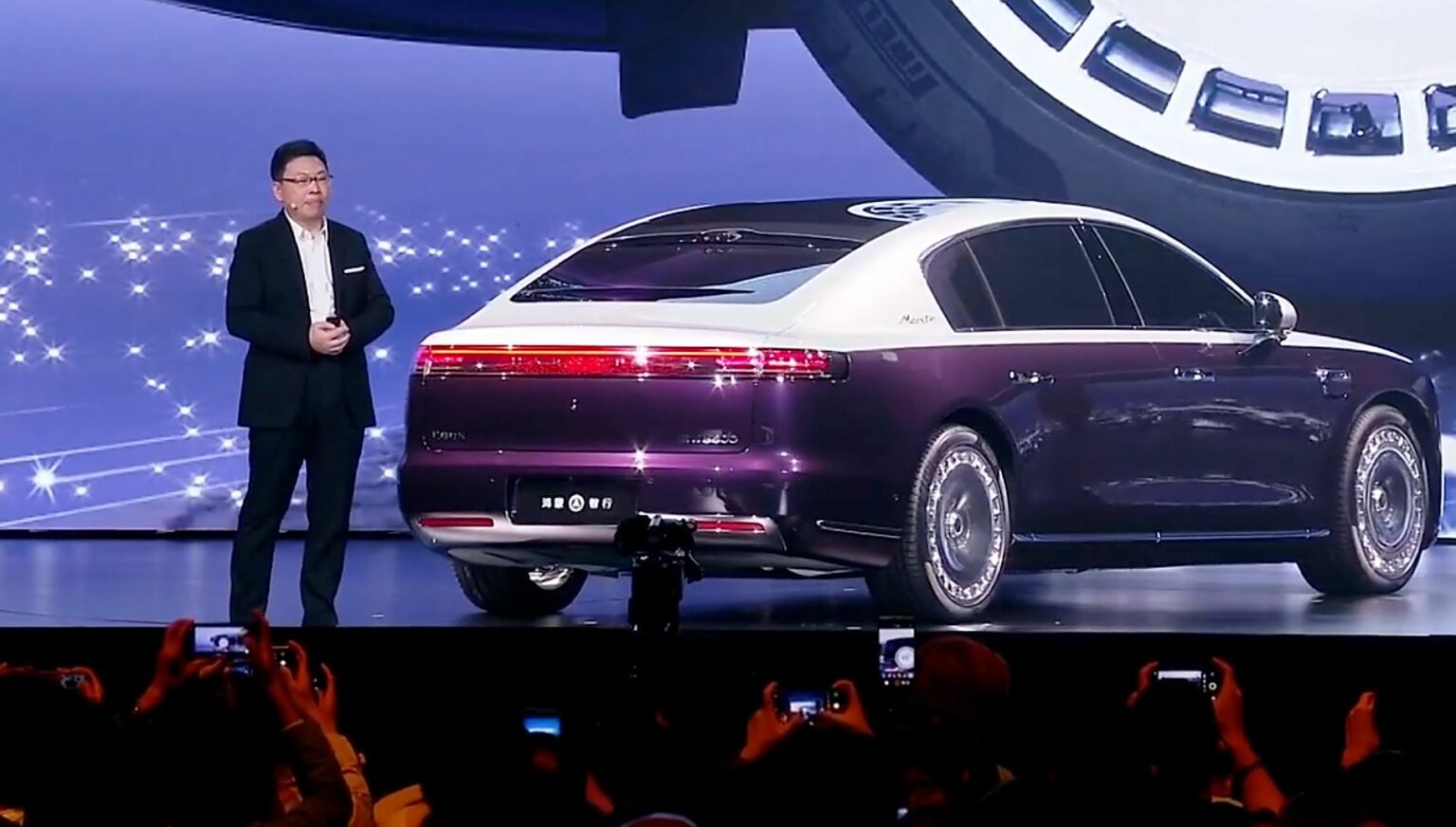 Huawei's Maextro S800 will have L3 self-driving, pre-sales prices from $140,000