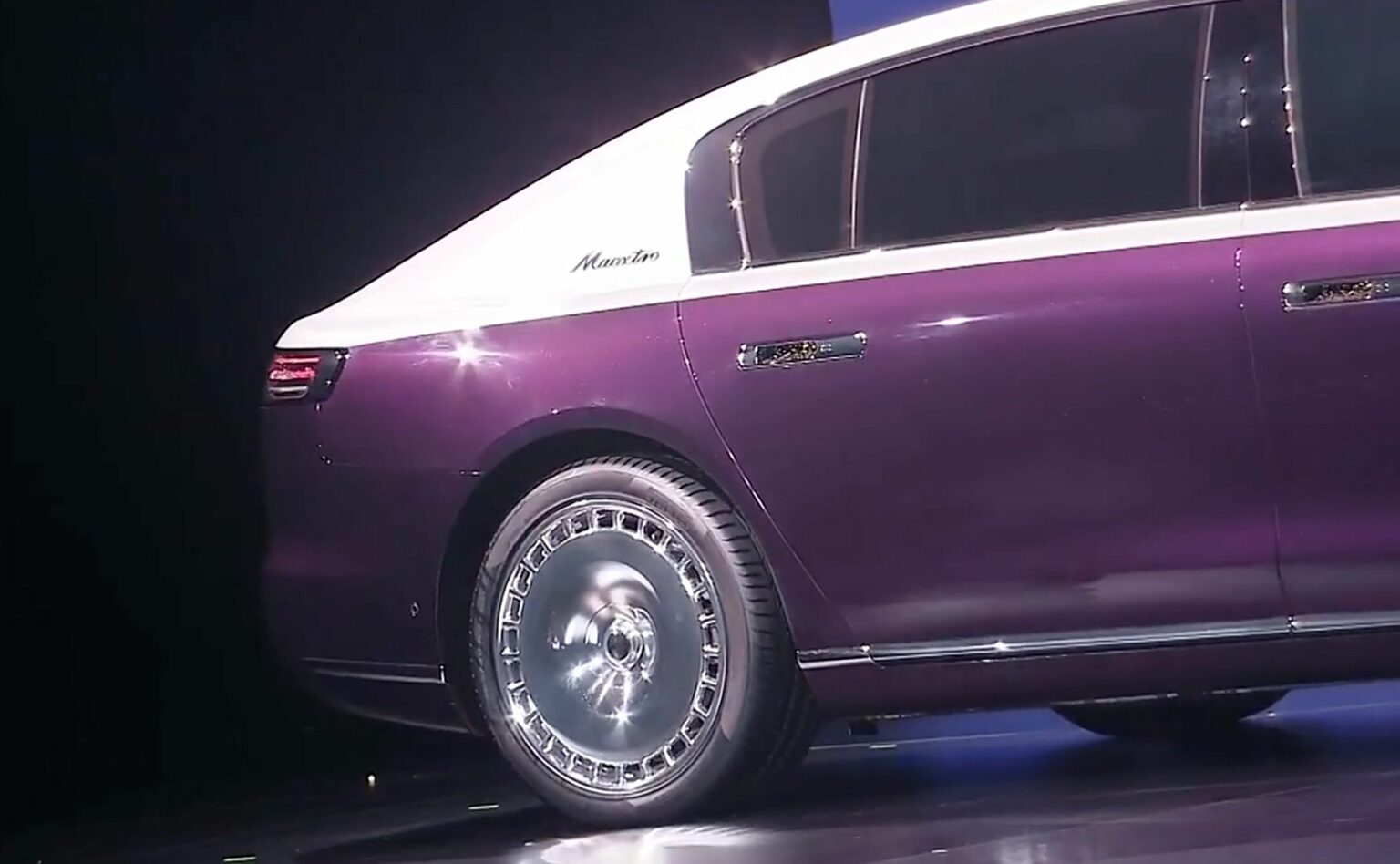 Huawei's Maextro S800 will have L3 self-driving, pre-sales prices from $140,000