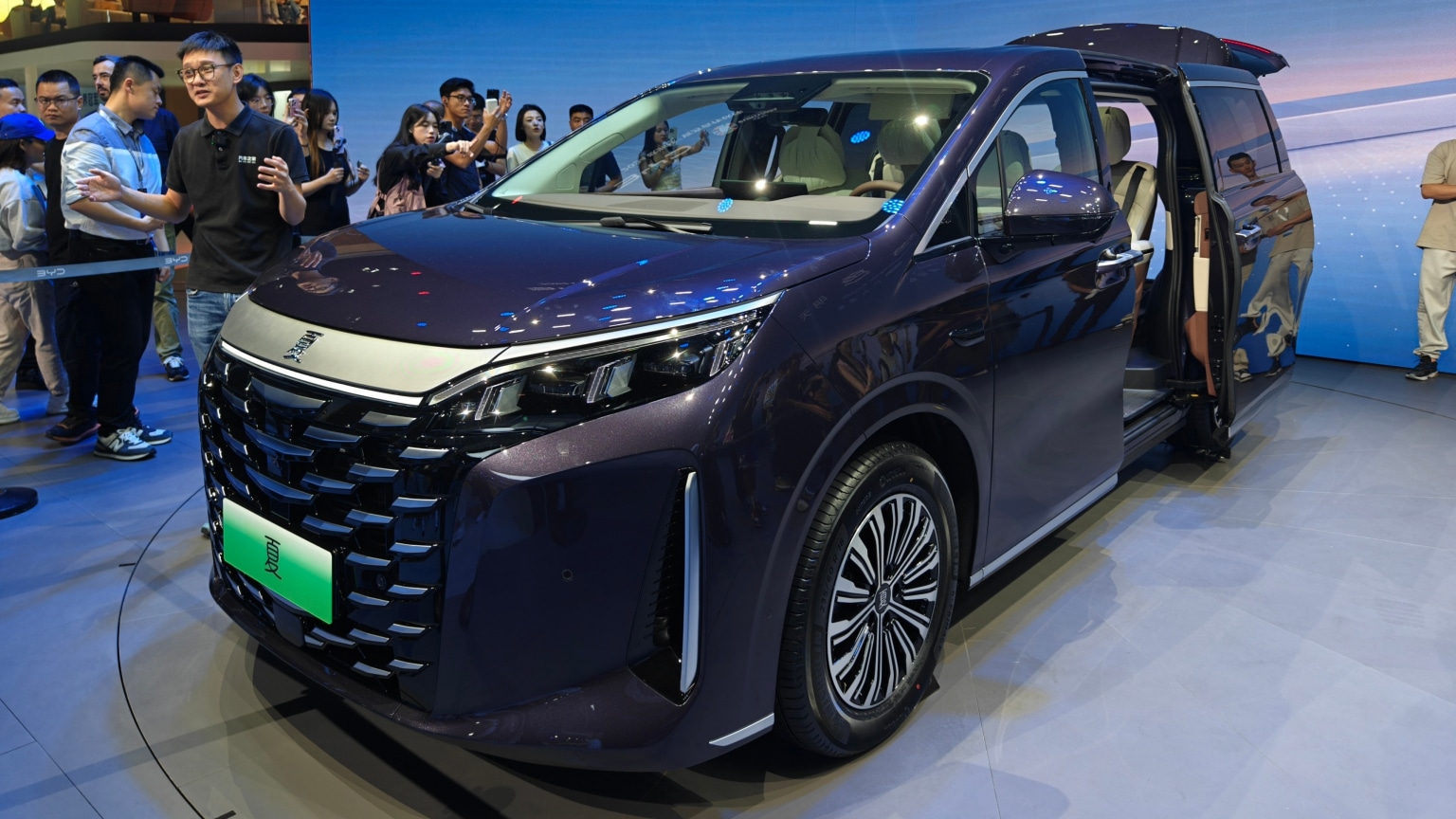 BYD Xia reveals interior with heated and ventilated third-row seats