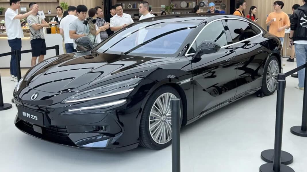 Denza Z9 sedan from BYD arrived at dealers before the launch
