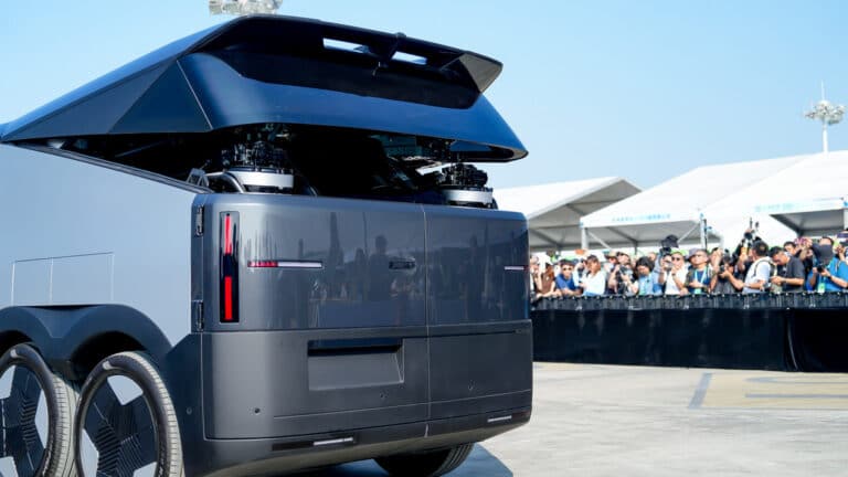 280K USD Xpeng flying car gets 2,000 orders after public flight