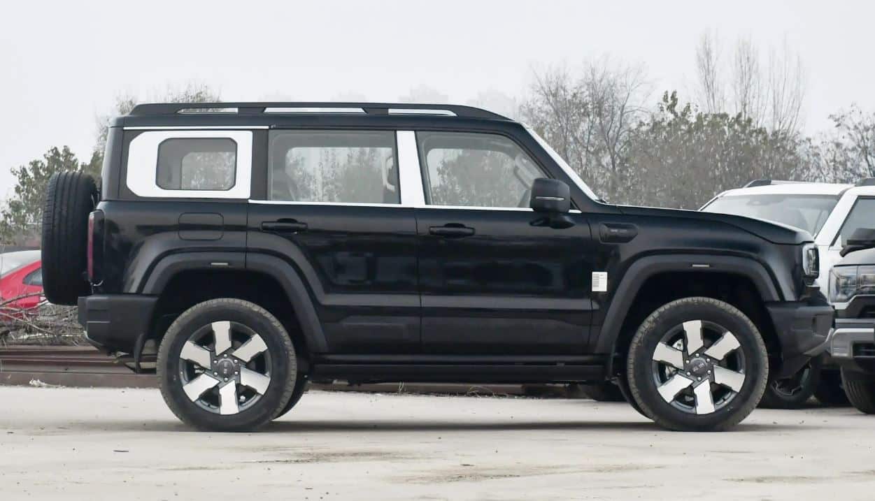 BAIC BJ40e off-road EREV opens pre-sale at 30,900 USD in China