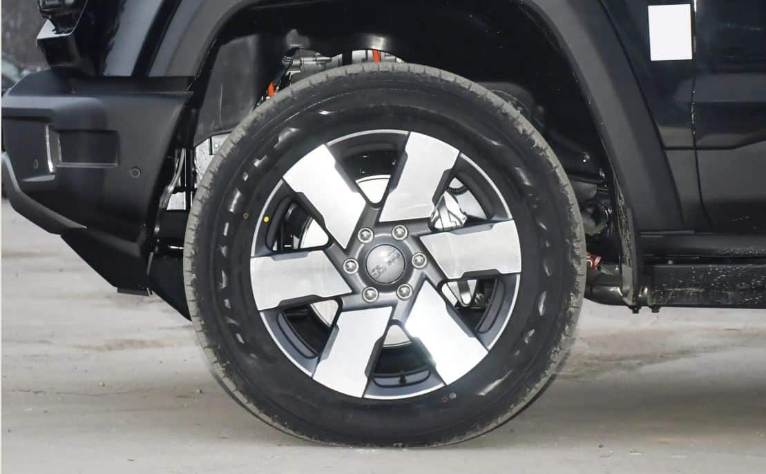 BAIC BJ40e off-road EREV opens pre-sale at 30,900 USD in China