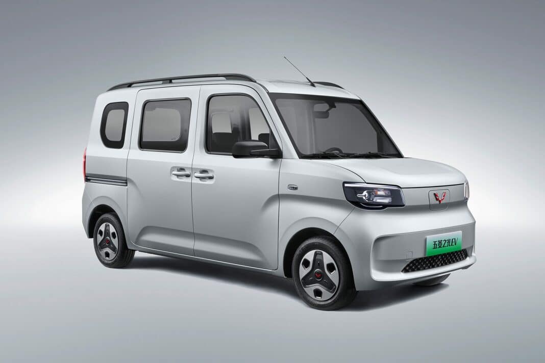 Official picture of the Wuling Zhiguang EV, as the electric combi car ...
