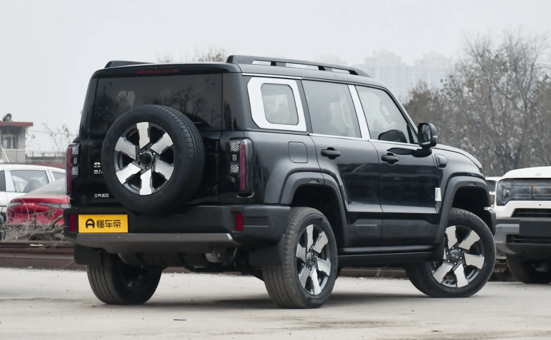 BAIC BJ40e off-road EREV opens pre-sale at 30,900 USD in China