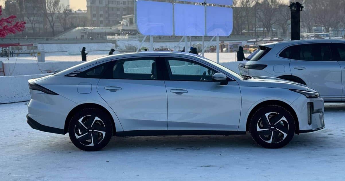 Geely Galaxy L6 EM-i PHEV sedan official images unveiled