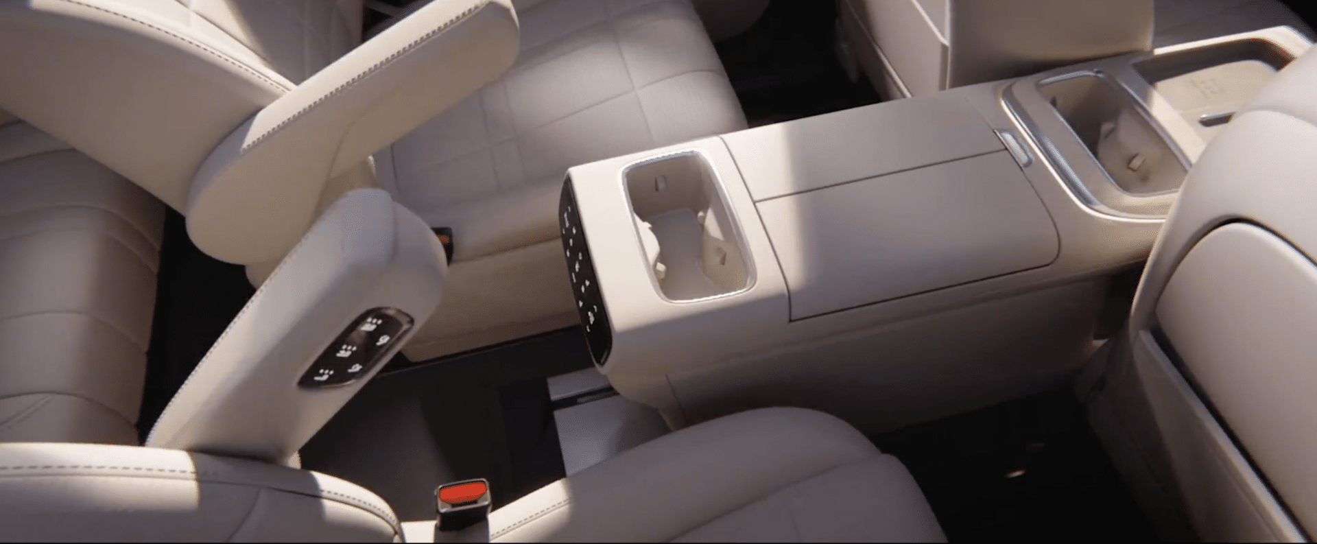 Deepal S09 appears in Chinese New Year celebration and has interior exposed