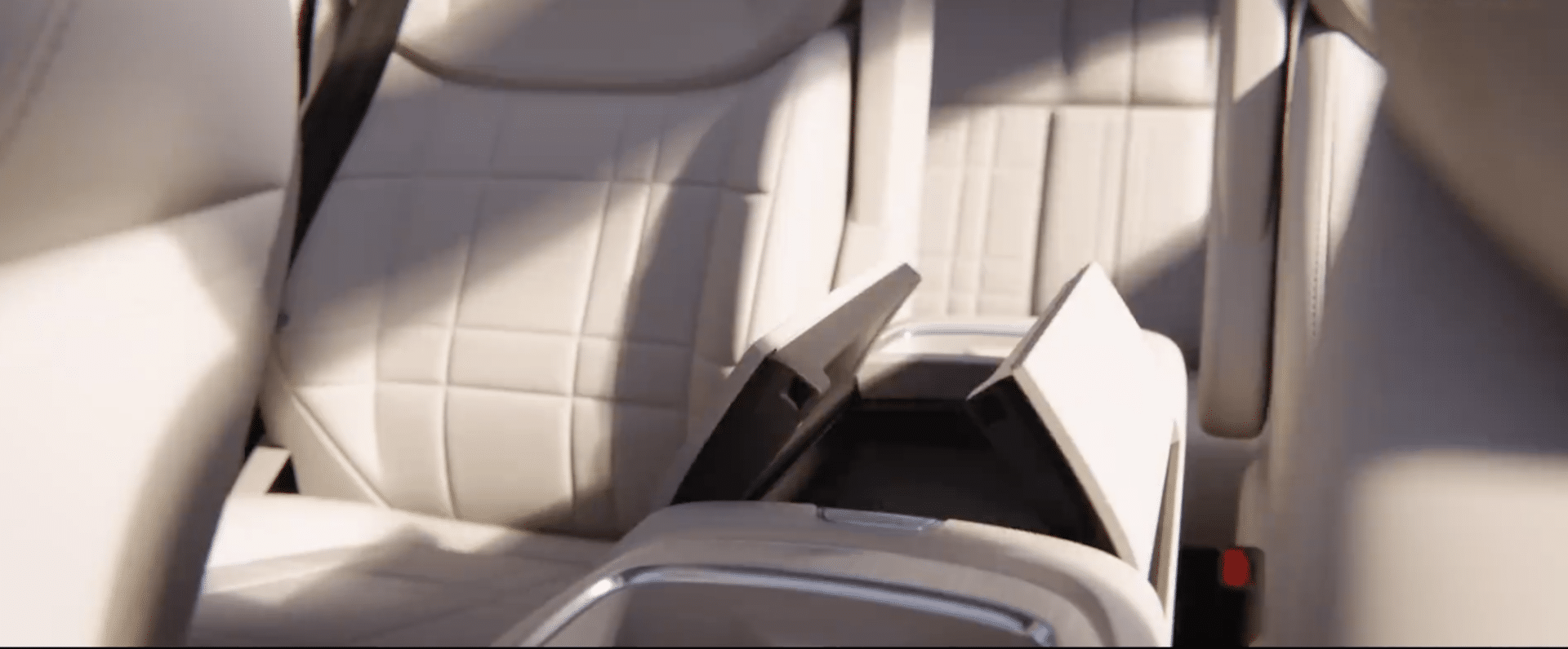 Deepal S09 appears in Chinese New Year celebration and has interior exposed