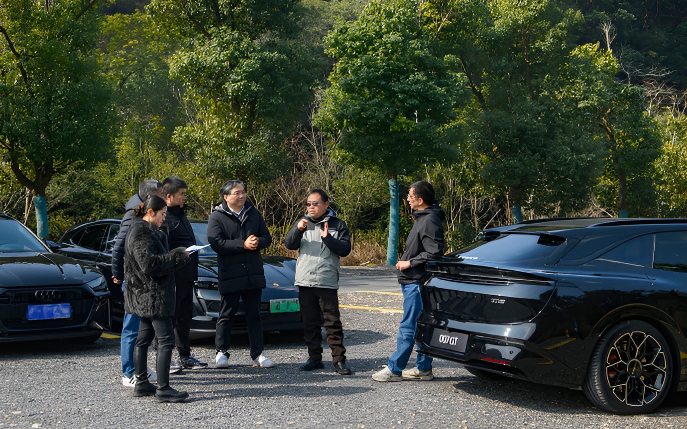 Zeekr 007 GT wagon being tested alongside Porsche and Audi performance EVs