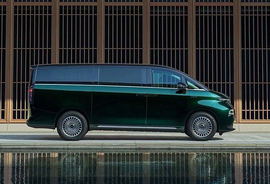 Geely Galaxy LEVC L380 "Land Airbus" all-electric MPV pre-sale starts ...