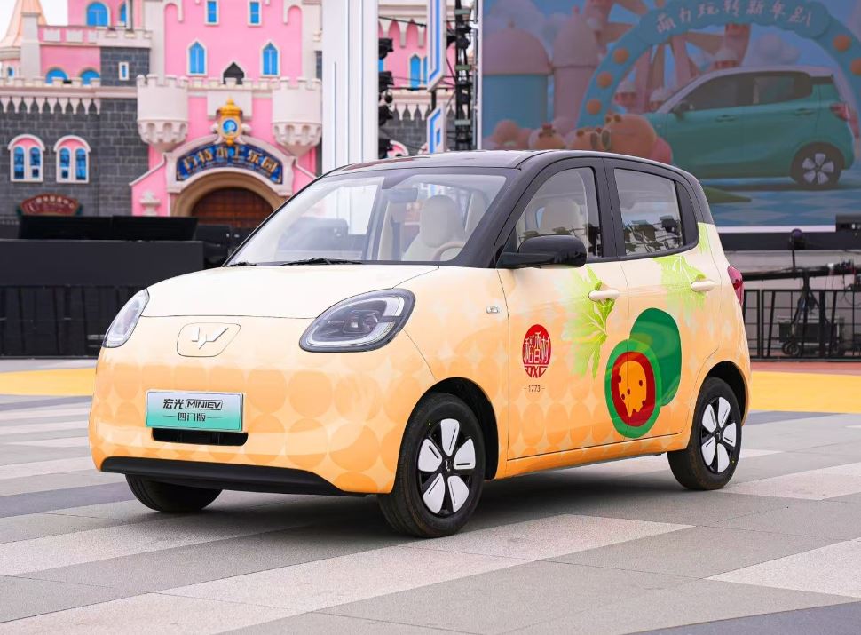 Five-door Wuling Hongguang Mini EV launched starting at 6,200 USD