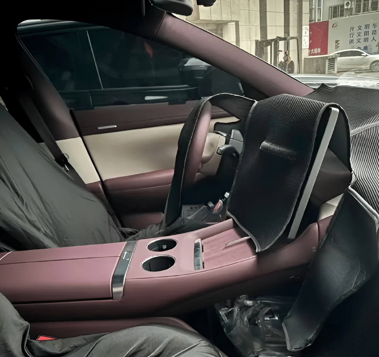 Spied: Xiaomi YU7 SUV interior photos reveal a high-tech, sporty cabin