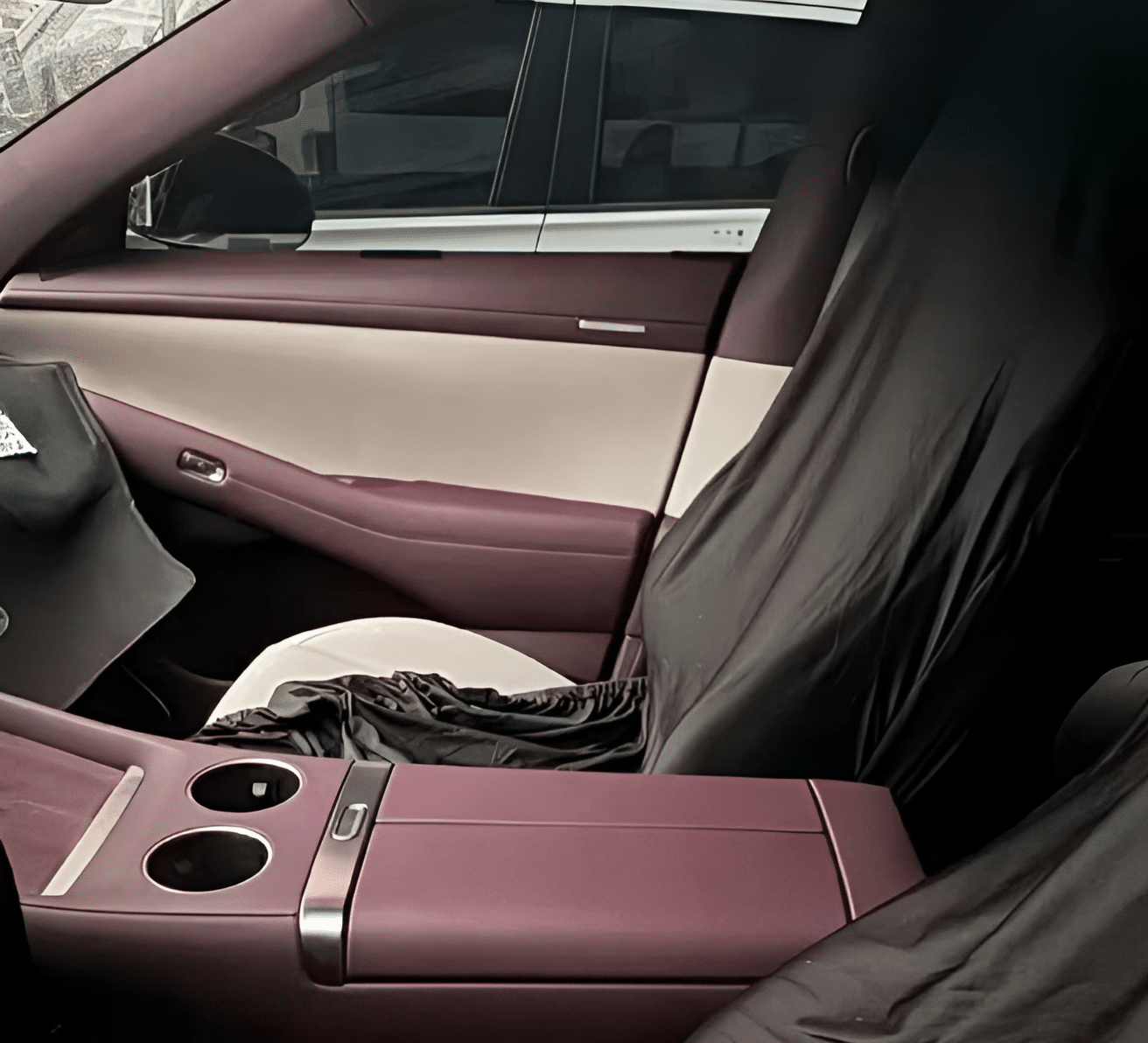 Spied: Xiaomi YU7 SUV interior photos reveal a high-tech, sporty cabin