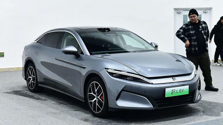 BYD set to debut 1000V charging on the Han L and Tang L on 17 March