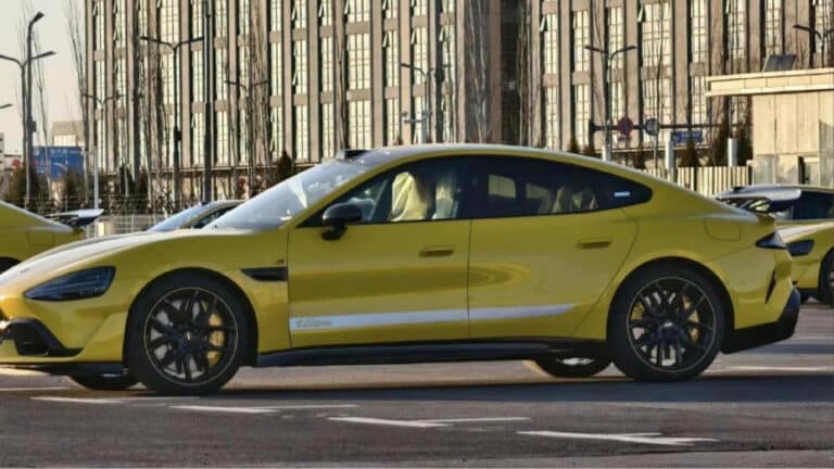 Xiaomi SU7 Ultra sedans with 1,500 hp pile up at the Beijing factory