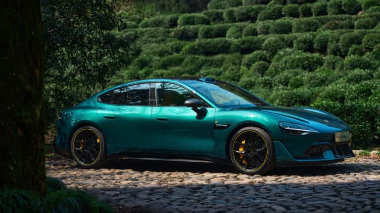 Xiaomi SU7 Ultra with 1526 hp launched in China for 72,830 USD