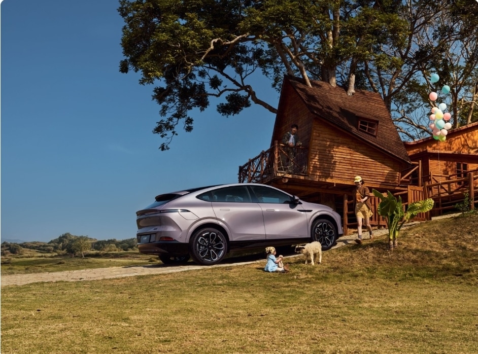 2025 Xpeng G6 all-electric SUV with 5C ultra-fast charging "AI batteries" launched in China