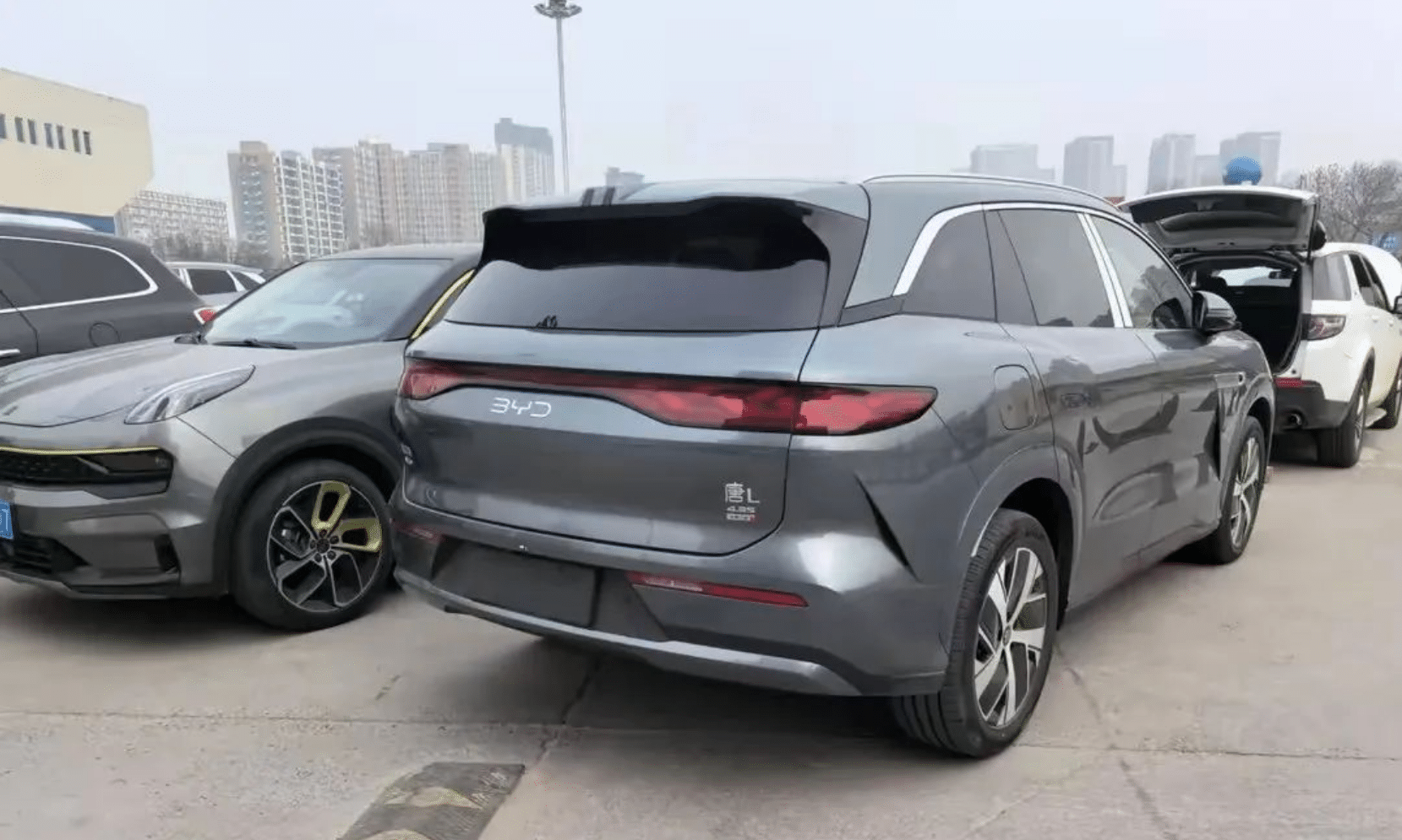 BYD Tang L arrives at dealerships, a 7-seater packed with 1,086 hp
