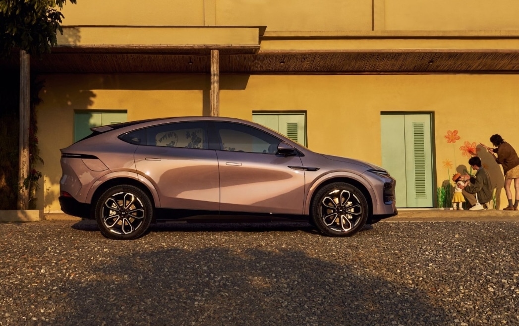 2025 Xpeng G6 all-electric SUV with 5C ultra-fast charging "AI batteries" launched in China