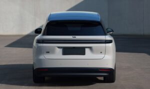 Li Auto i8 all-electric SUV revealed in China with 536 hp and 5C ...