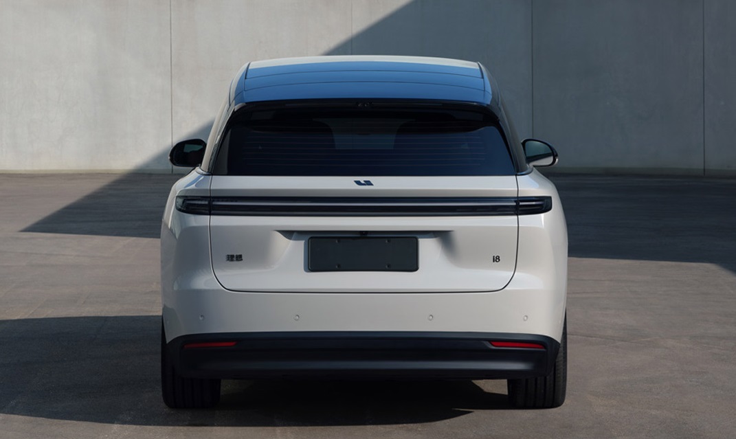 Li Auto i8 all-electric SUV revealed in China with 536 hp and 5C charging, priced around 54,400 USD