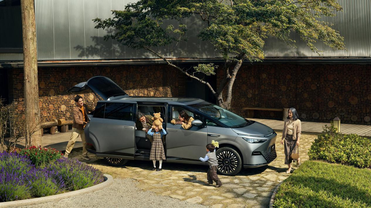 Xpeng officially launches 2025 X9 electric MPV globally starting at 49,900 USD