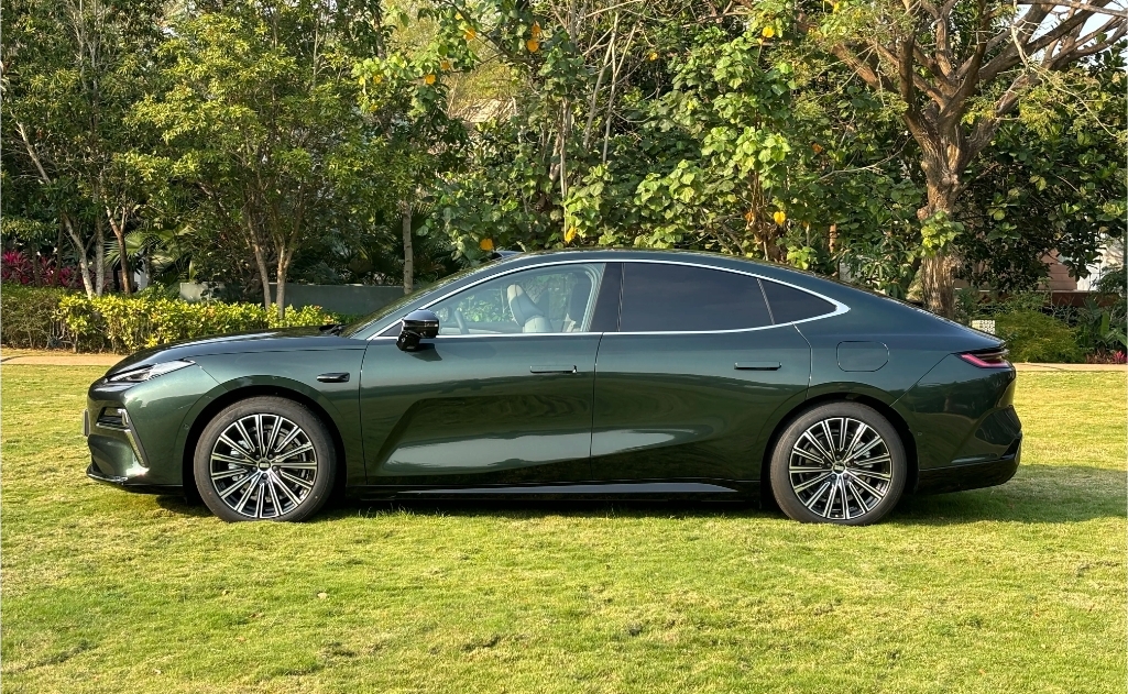 Geely Galaxy Starshine 8 PHEV sedan with G-Pilot opens pre-sale ...