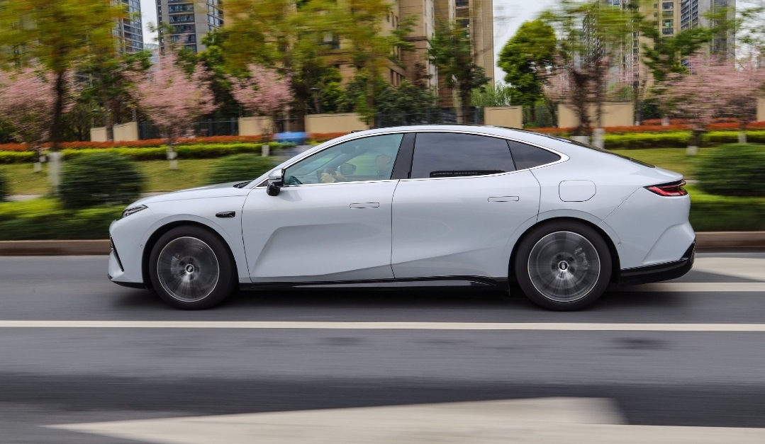 Geely Galaxy Starshine 8 PHEV sedan with G-Pilot opens pre-sale ...