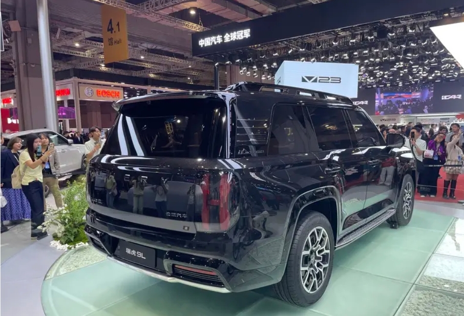 Chery Tiggo 9L SUV with three electric motors debut at the Shanghai Auto Show
