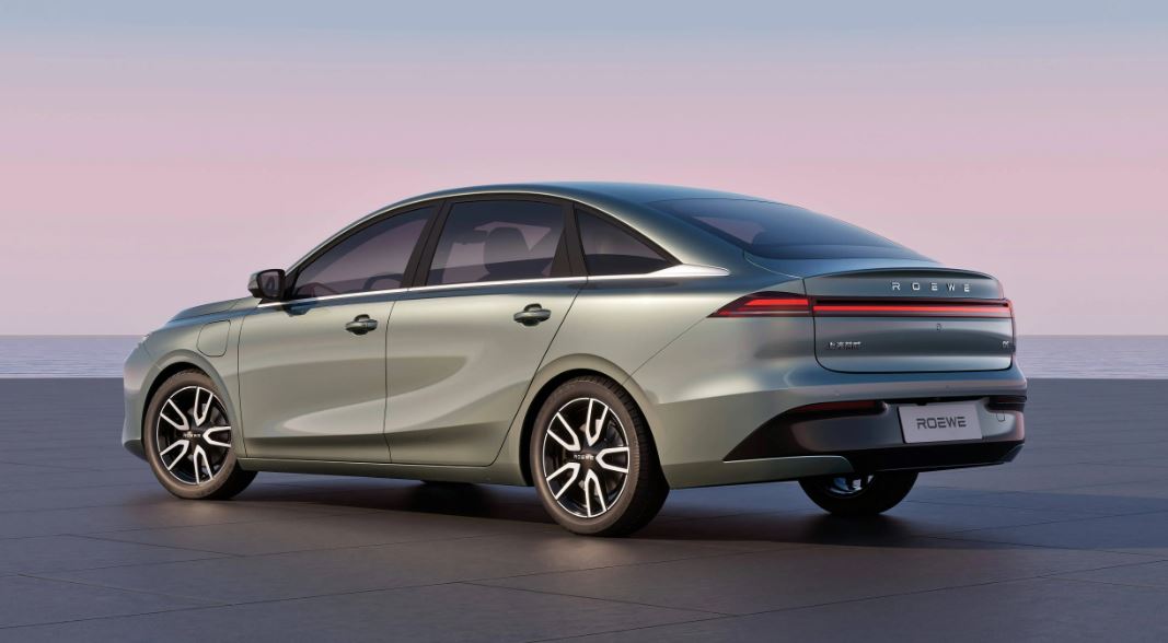 SAIC Roewe D6 sets new Guinness power consumption record for EV in China