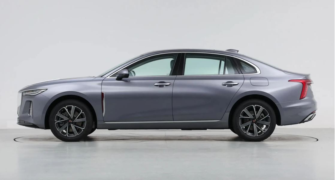 Hongqi H5 PHEV with 1,600 km range pre-sale starts at 25,300 USD