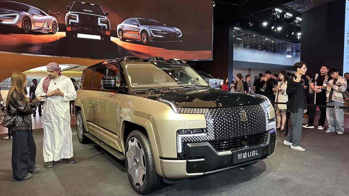 BYD's luxury 1180hp SUV Yangwang U8L debuts at Auto Shanghai 2025