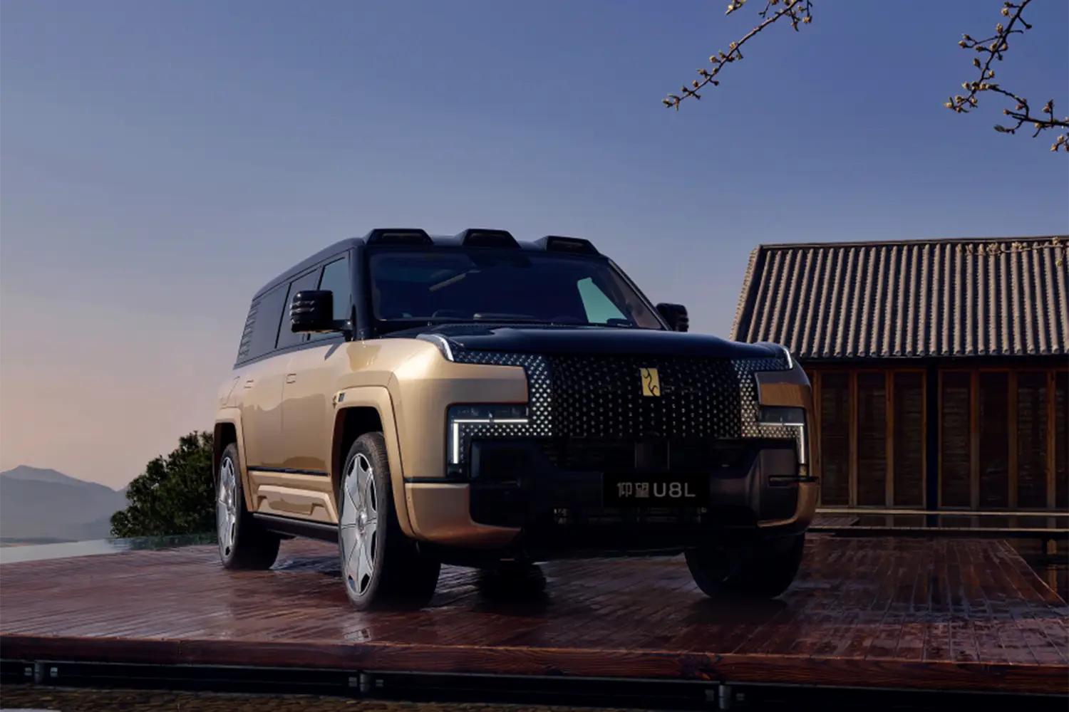 BYD's luxury 1180hp SUV Yangwang U8L debuts at Auto Shanghai 2025