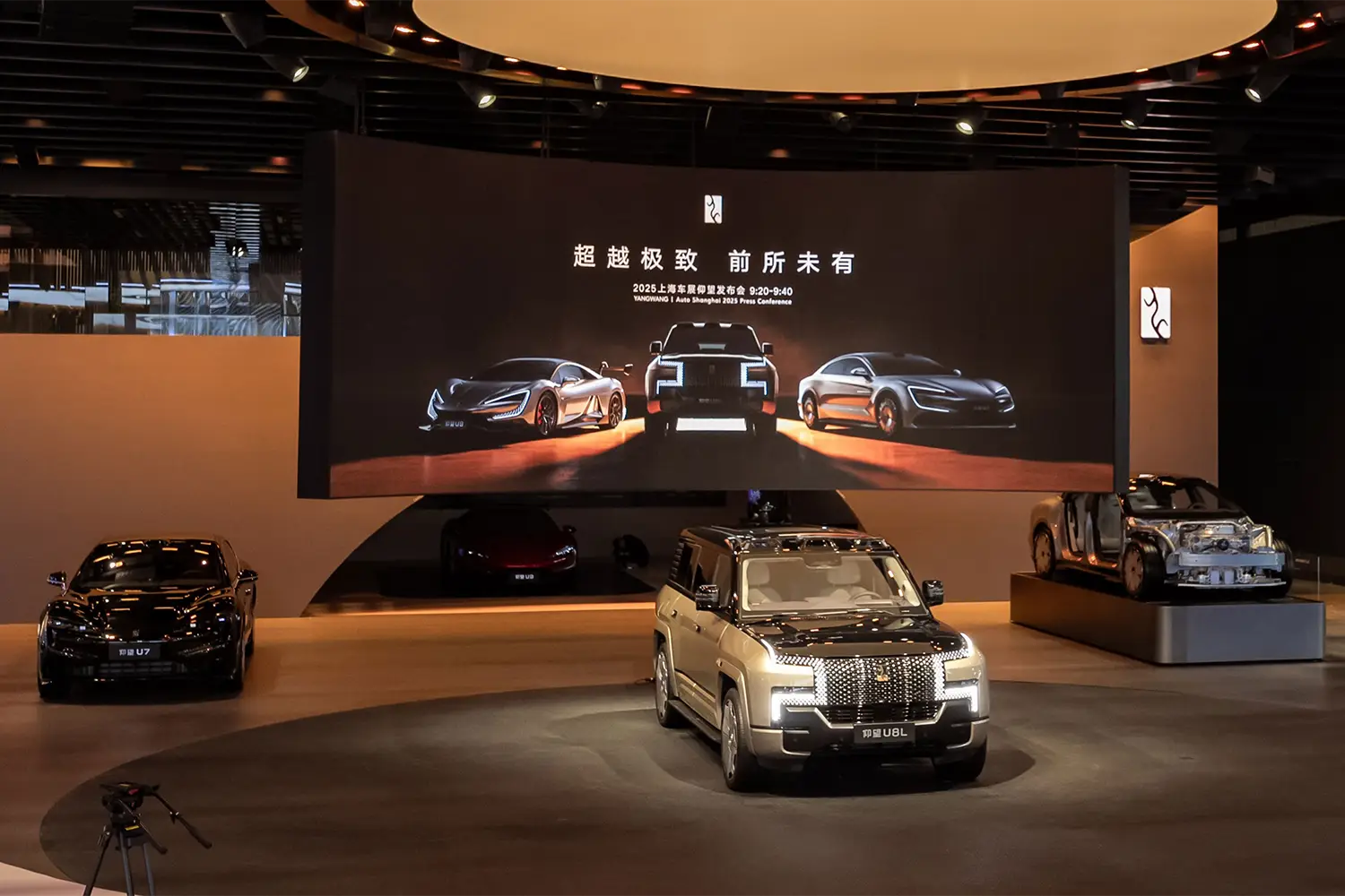 BYD's luxury 1180hp SUV Yangwang U8L debuts at Auto Shanghai 2025