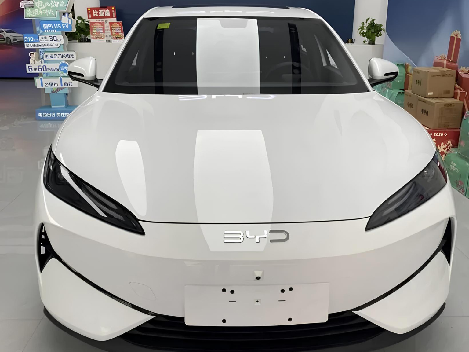 BYD e7 EV sedan reached dealers in China revealing interior