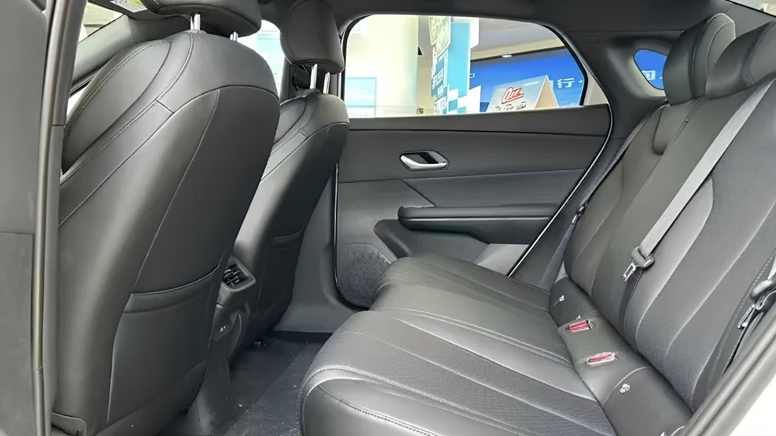 BYD e7 EV sedan reached dealers in China revealing interior