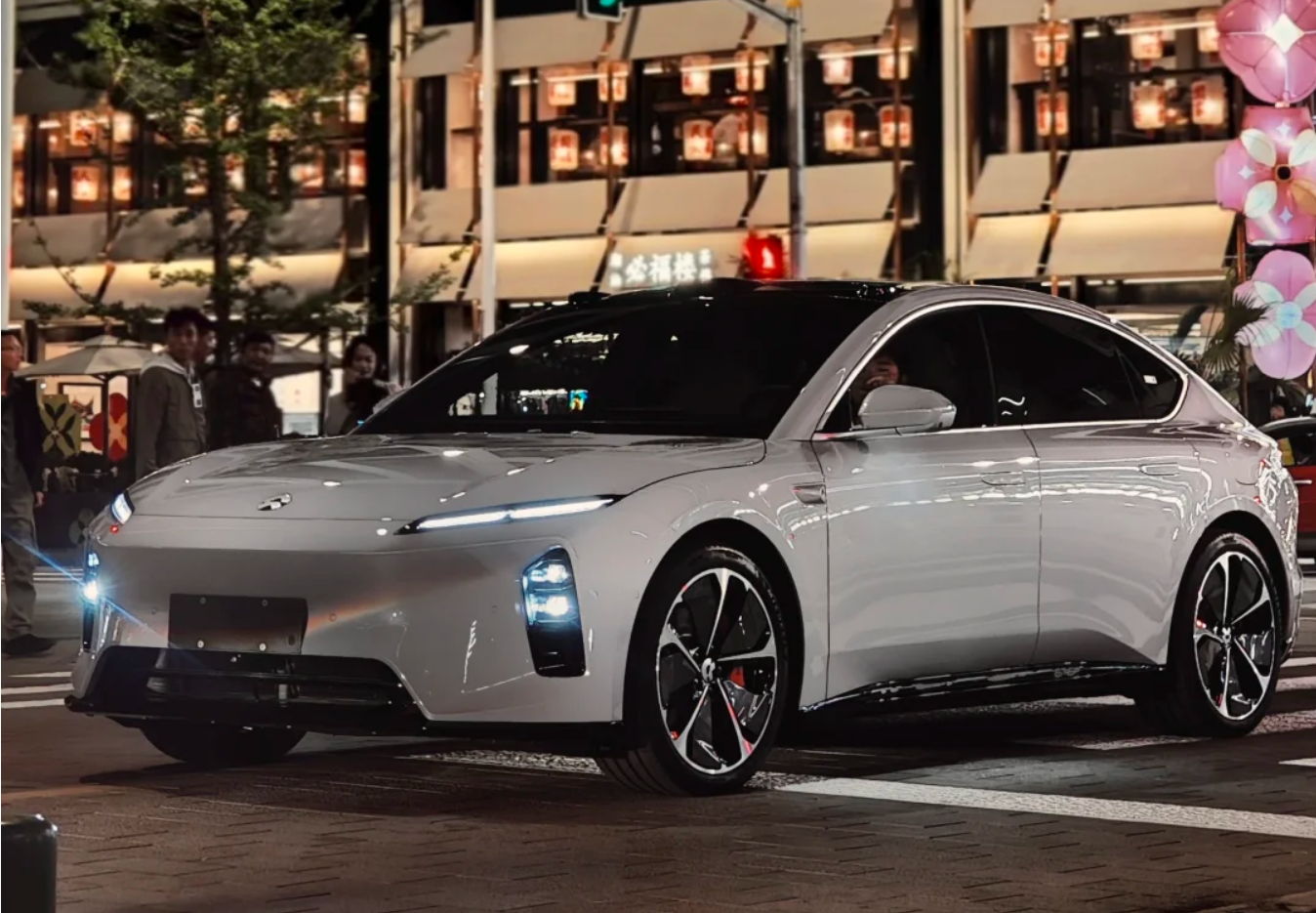 Nio ET5 2025 spied: brings in-house 5nm chip with AI