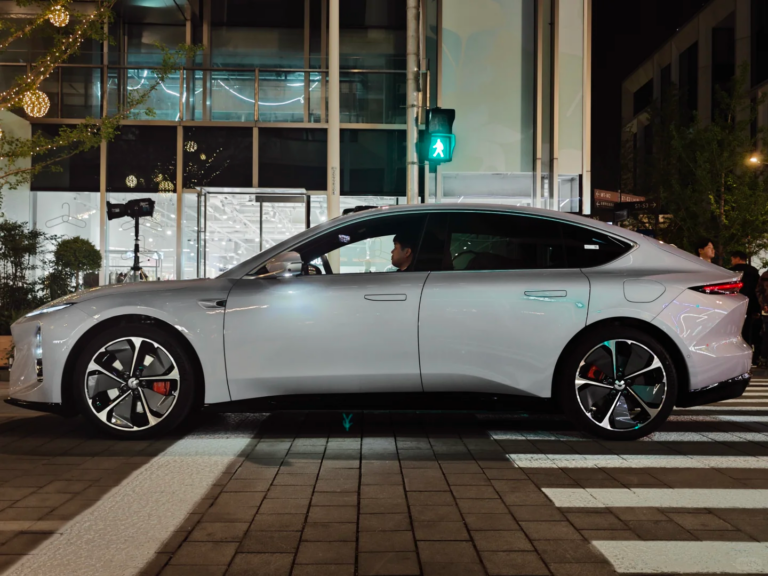 Nio ET5 2025 spied: brings in-house 5nm chip with AI