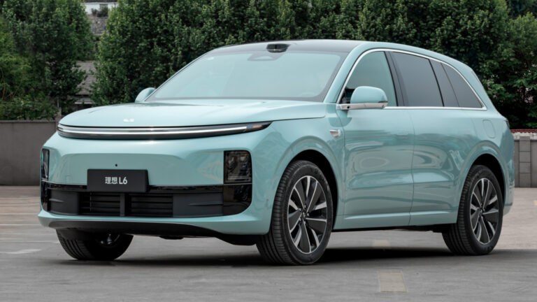Li Auto launched enhanced L-series EREV crossovers in China