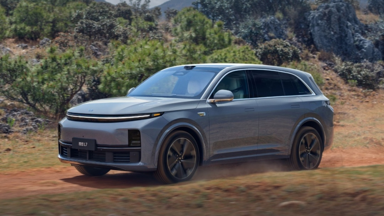 Li Auto launched enhanced L-series EREV crossovers in China
