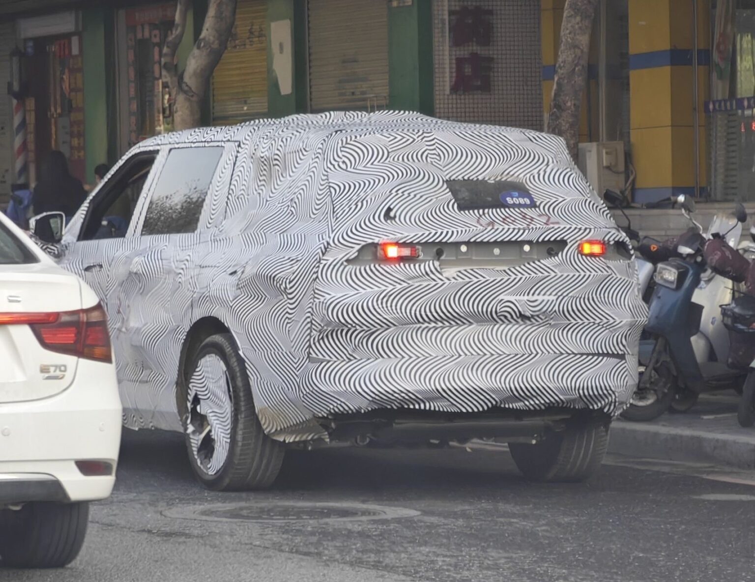 Xpeng G01 spied, as brand’s first EREV SUV with 6 seats and 1,400km range