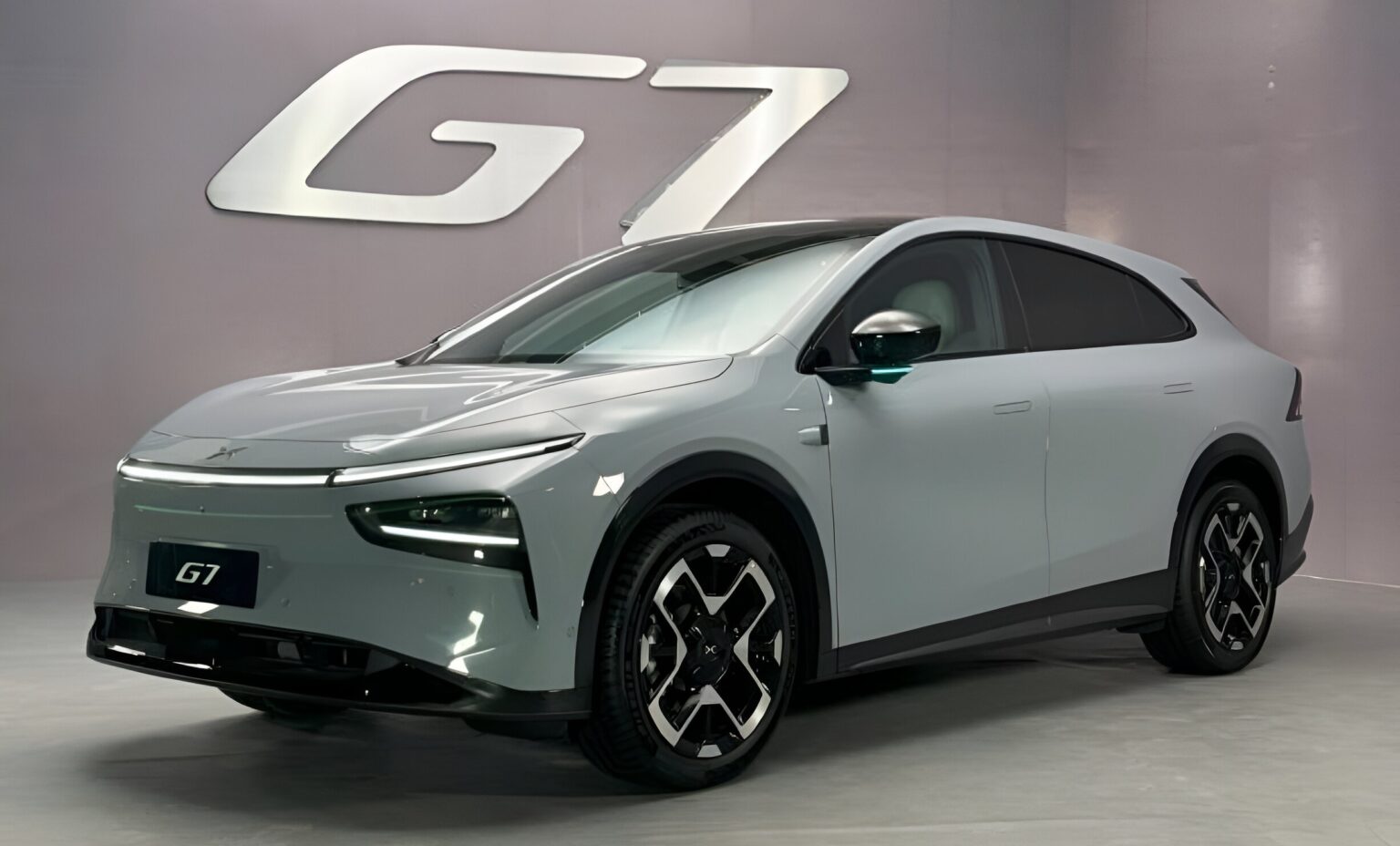 Xpeng G7 SUV officially unveiled: features AR-HUD and Turing AI Chips, from 32,400 USD in China