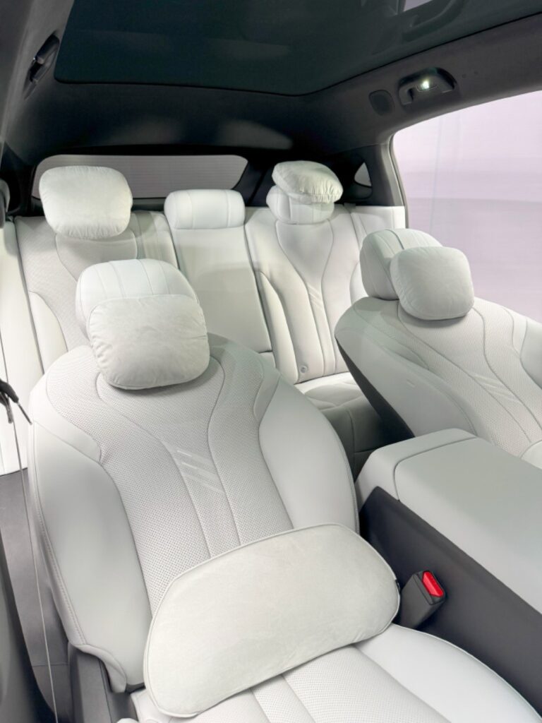 Xpeng G7 SUV officially unveiled: features AR-HUD and Turing AI Chips ...