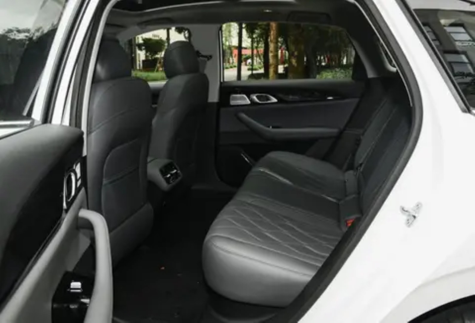 Geely Galaxy A7 with “EM AI Super Hybrid 2.0” & over 2,100 km range officially debuts