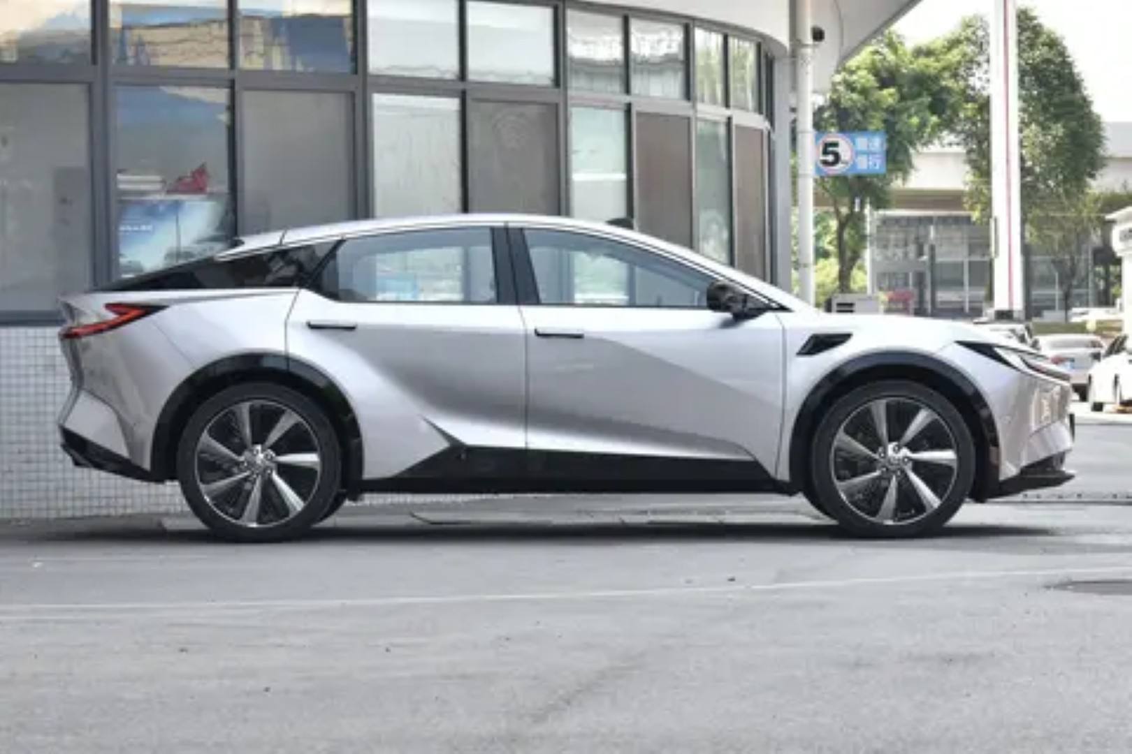 Toyota launches bZ5 electric coupe SUV with BYD blade battery, starting at 18,000 USD in China