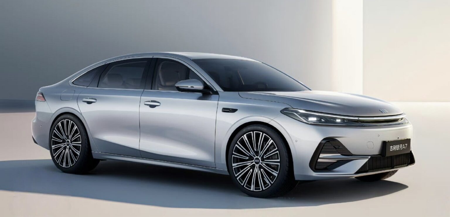 Geely Galaxy A7 with “EM AI Super Hybrid 2.0” & over 2,100 km range officially debuts