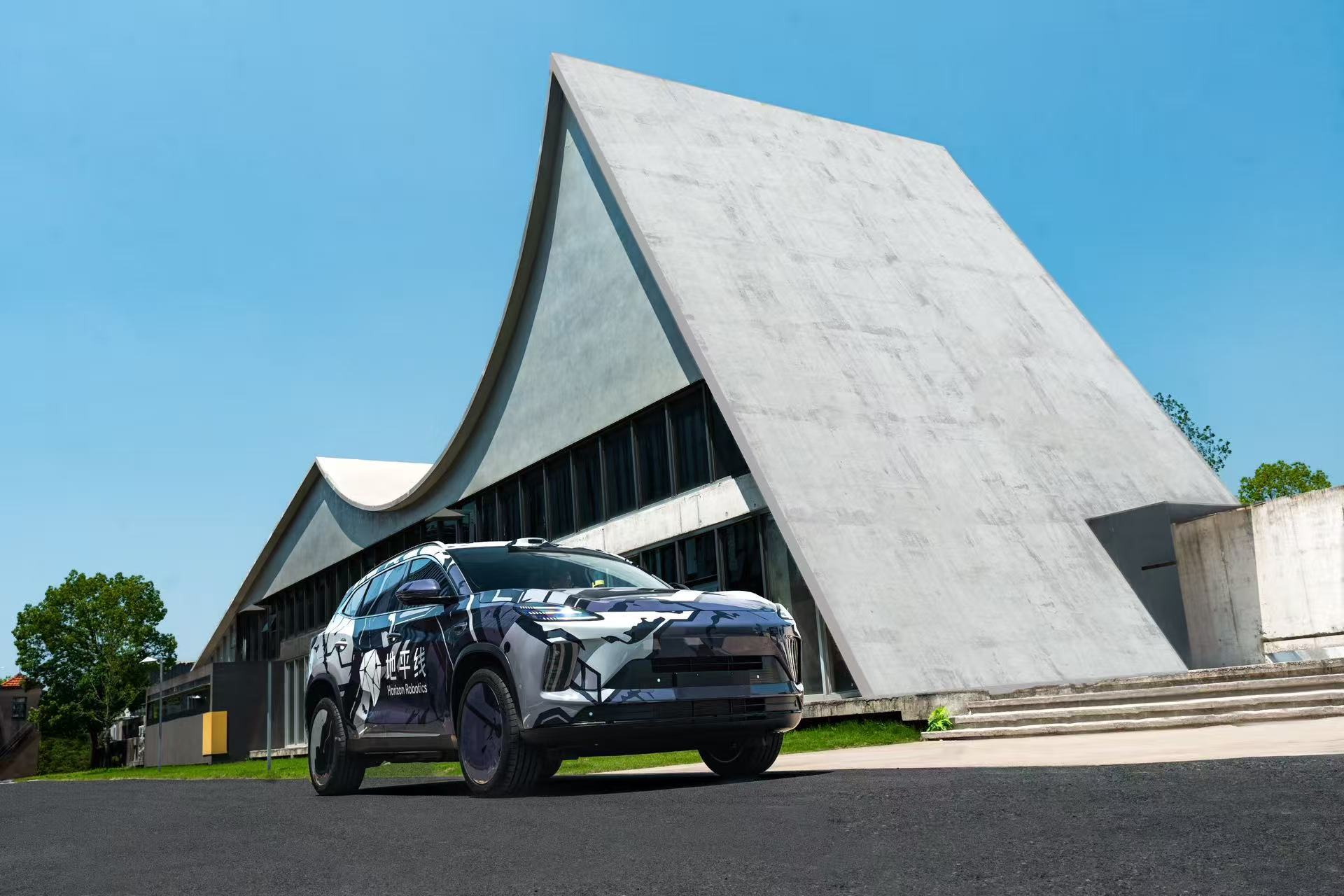 Chery revealed more Exeed Exlantix E05 EREV images, global debut in September