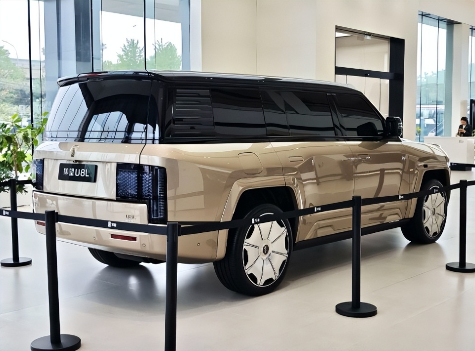 BYD's Yangwang U8L EREV pre-sale will open on July 31 in China