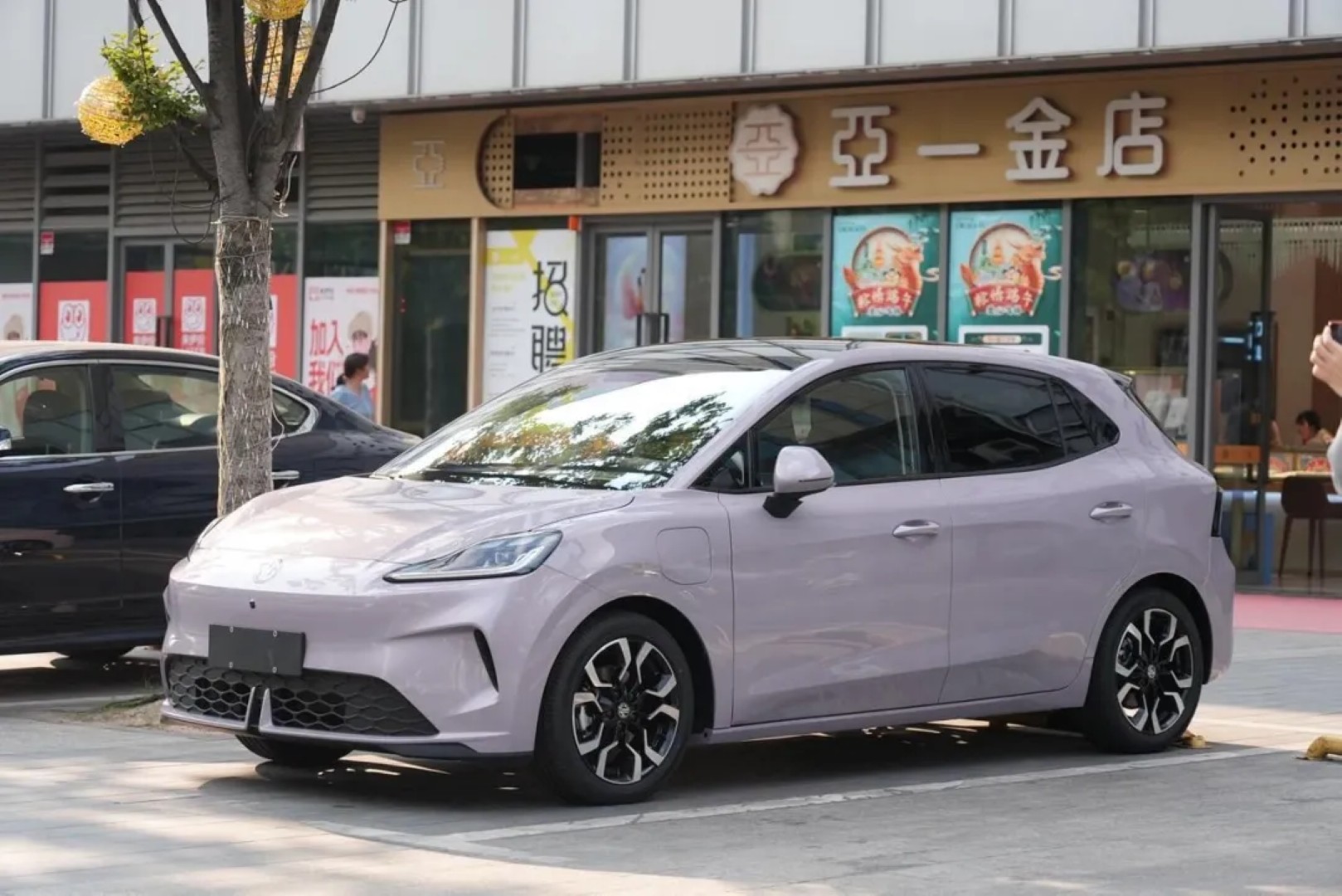 New MG4 EV seen at dealerships ahead of debut in China, with 163hp and a 537km range