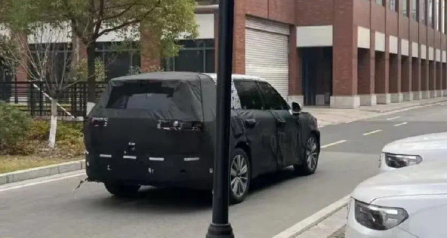 Xiaomi YU9 SUV prototype spotted, full-size SUV with 1,500 km range likely